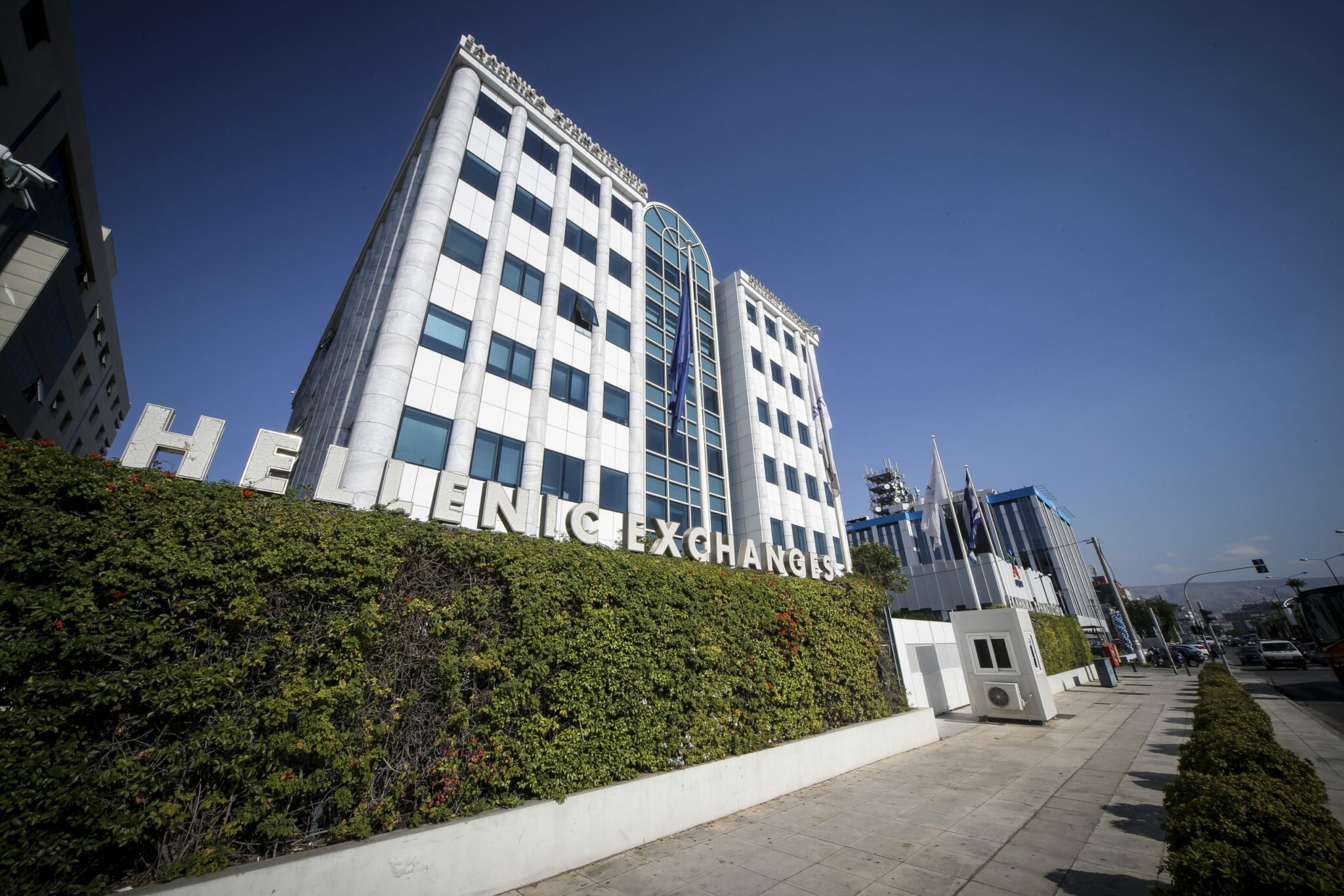 Alpha Finance - AXIA για ελληνικές μετοχές: Ανοδος έως 20% το 2026 και ...